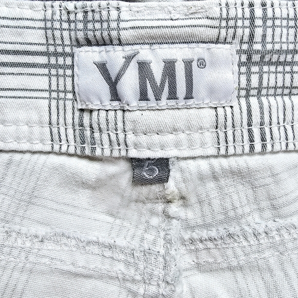 YMI | Shorts | Ymi Juniors Shorts Plaid Whitegray Size 5 | Poshmark